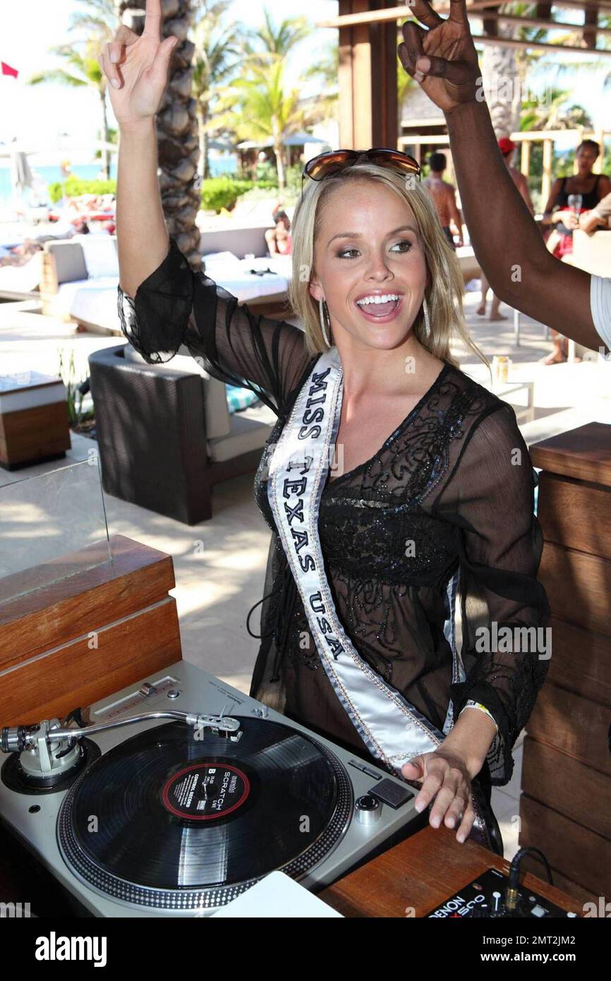 Exclusive!! Miss Texas Brooke Daniels and Miss USA Crystle Stewart help ... Exclusive!! Miss Texas Brooke Daniels and Miss USA Crystle Stewart help ...