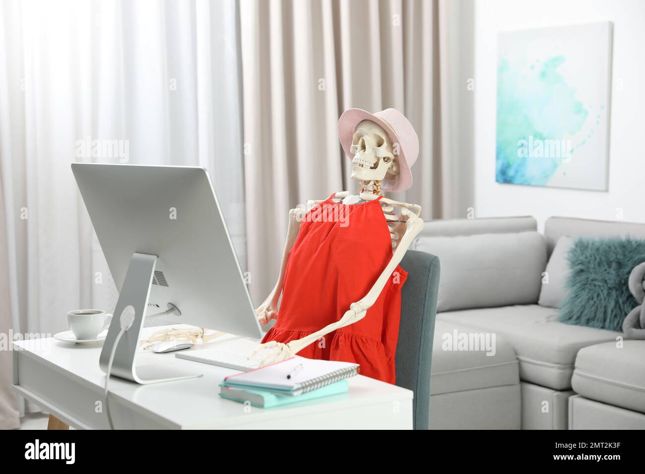 Skeleton sitting computer hi-res stock photography and images - Alamy
