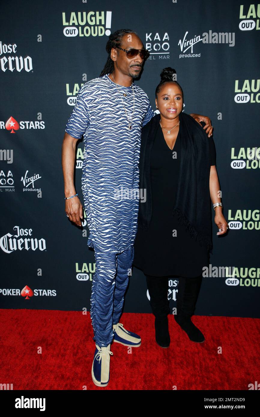 Rapper Snoop Dogg and wife Shante Broadus pose at Kevin Hart's "Laugh ...