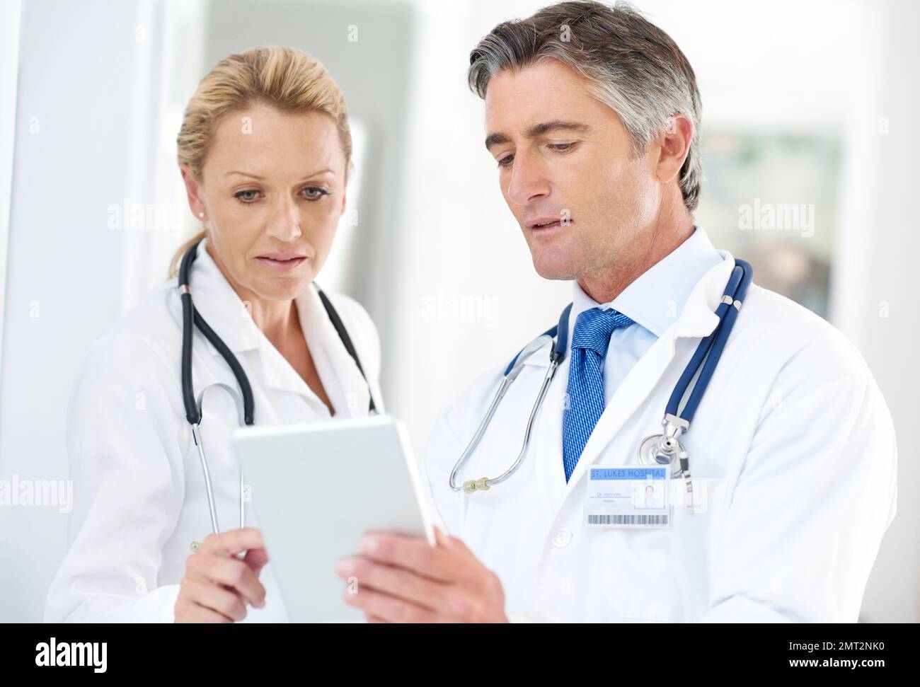Two doctors talking hospital hi-res stock photography and images - Alamy
