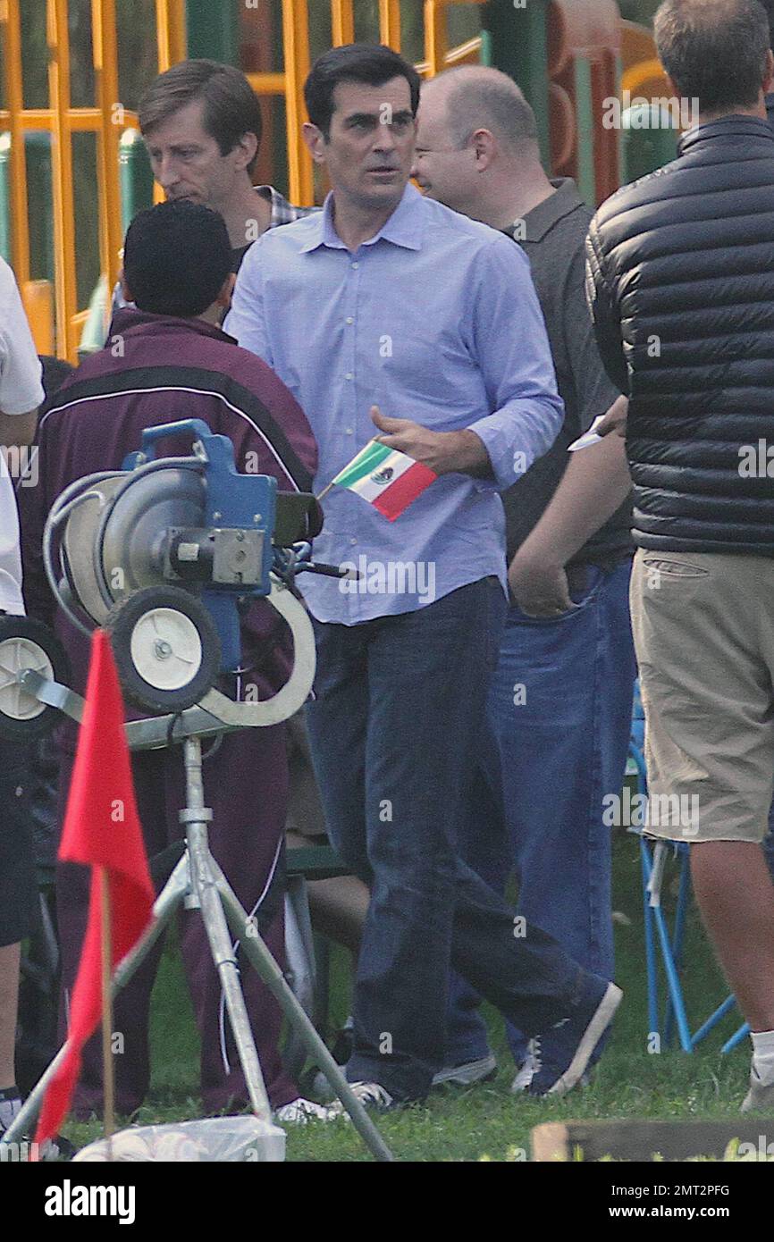 Ed O'Neill, Ty Burrell, Nolan Gould and Rico Rodriguez shoot scenes for ...