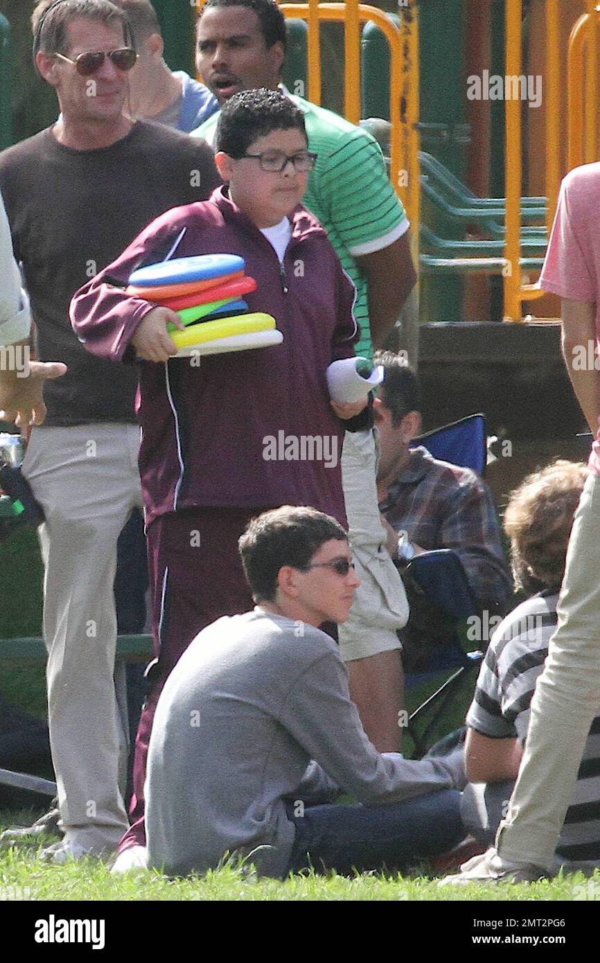 Ed O'Neill, Ty Burrell, Nolan Gould and Rico Rodriguez shoot scenes for ...