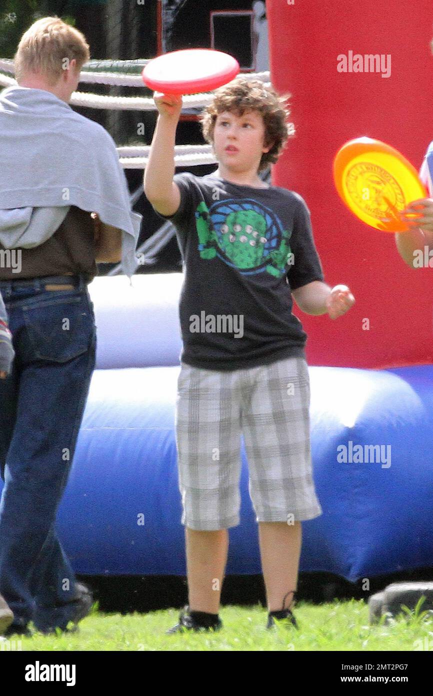 Ed O'Neill, Ty Burrell, Nolan Gould and Rico Rodriguez shoot scenes for ...