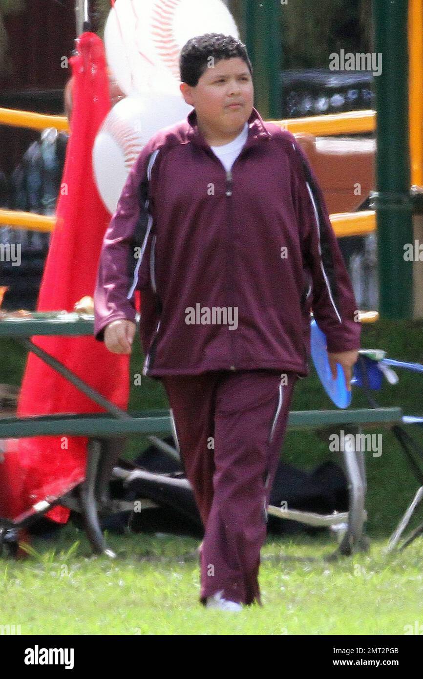 Ed O'Neill, Ty Burrell, Nolan Gould and Rico Rodriguez shoot scenes for ...