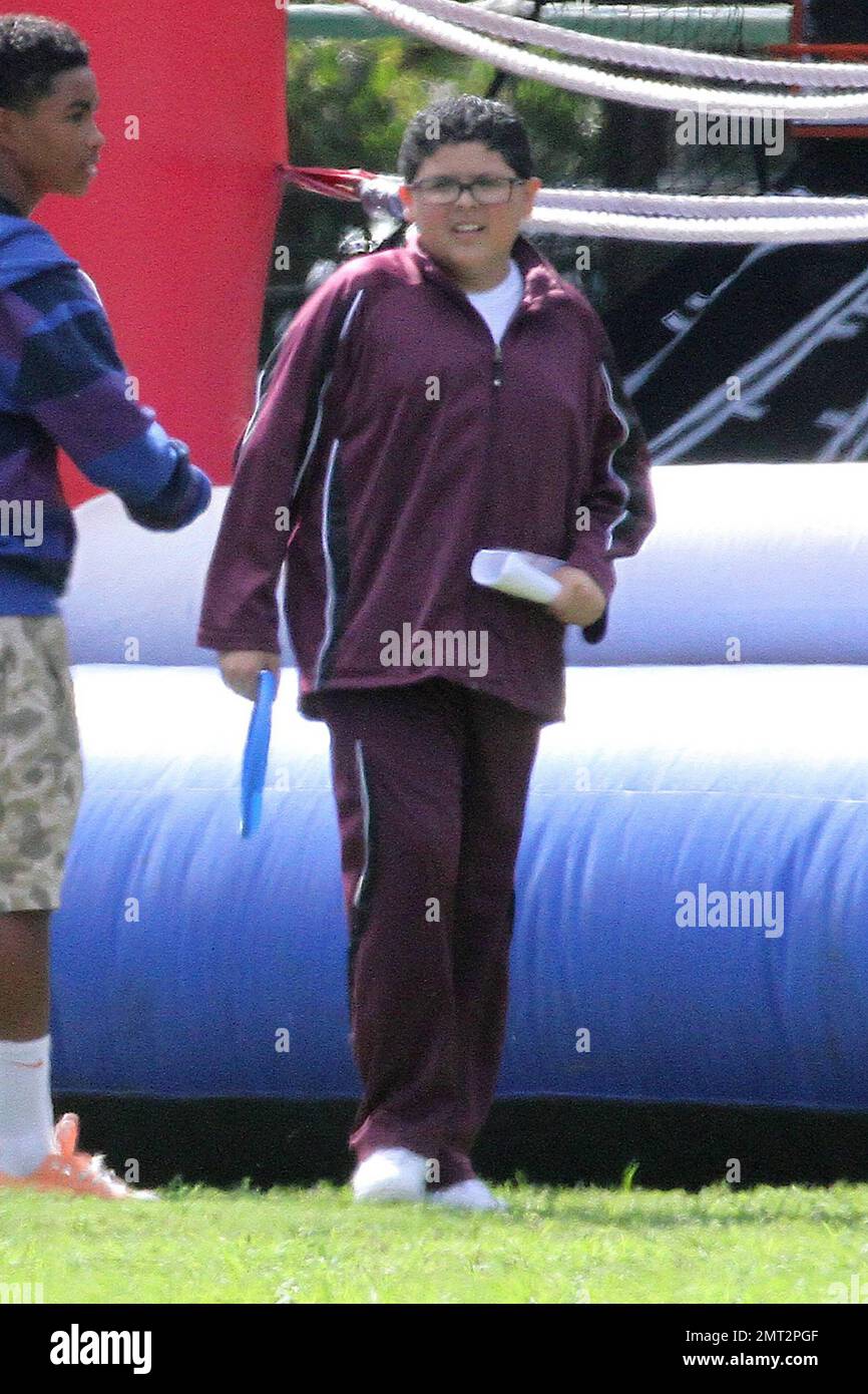 Ed O'Neill, Ty Burrell, Nolan Gould and Rico Rodriguez shoot scenes for ...