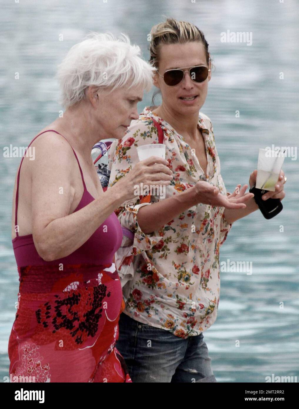 EXCLUSIVE!! Sports Illustrated swimsuit model Molly Sims, 36, spends ...