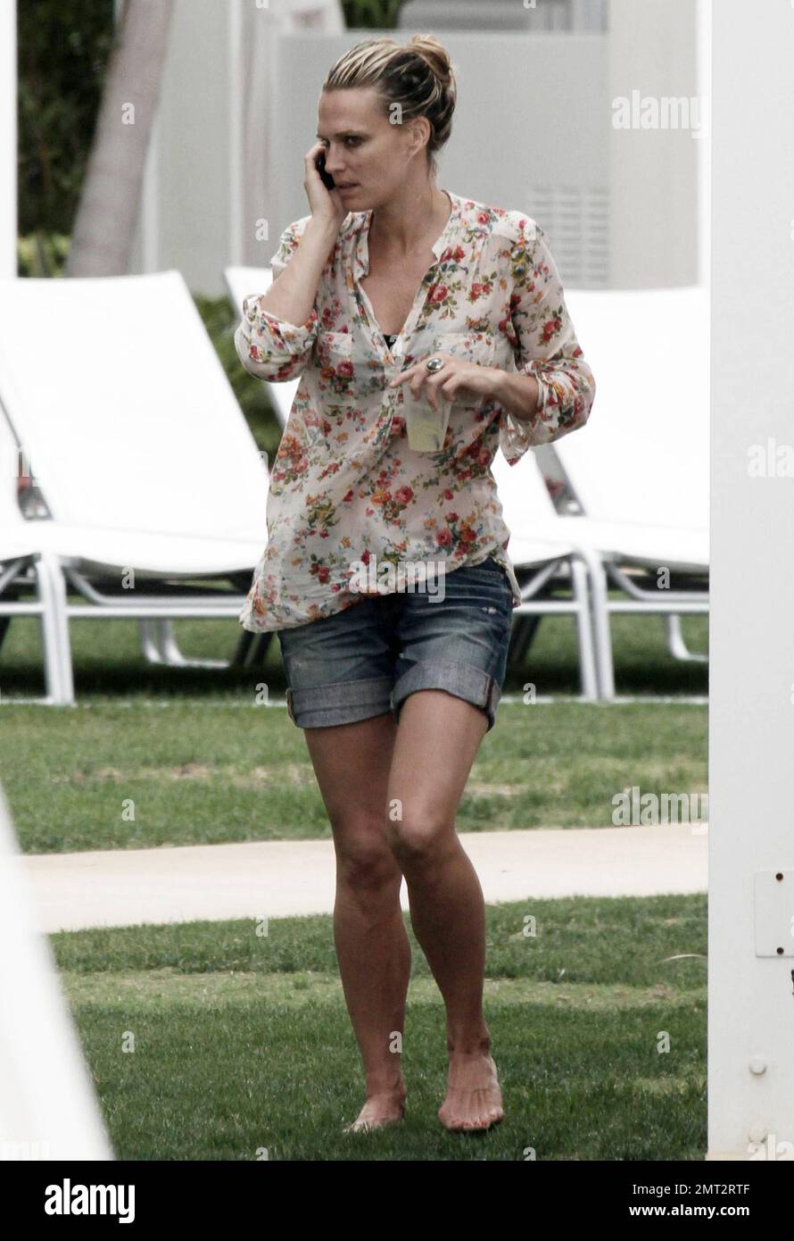 EXCLUSIVE!! Sports Illustrated swimsuit model Molly Sims, 36, spends ...