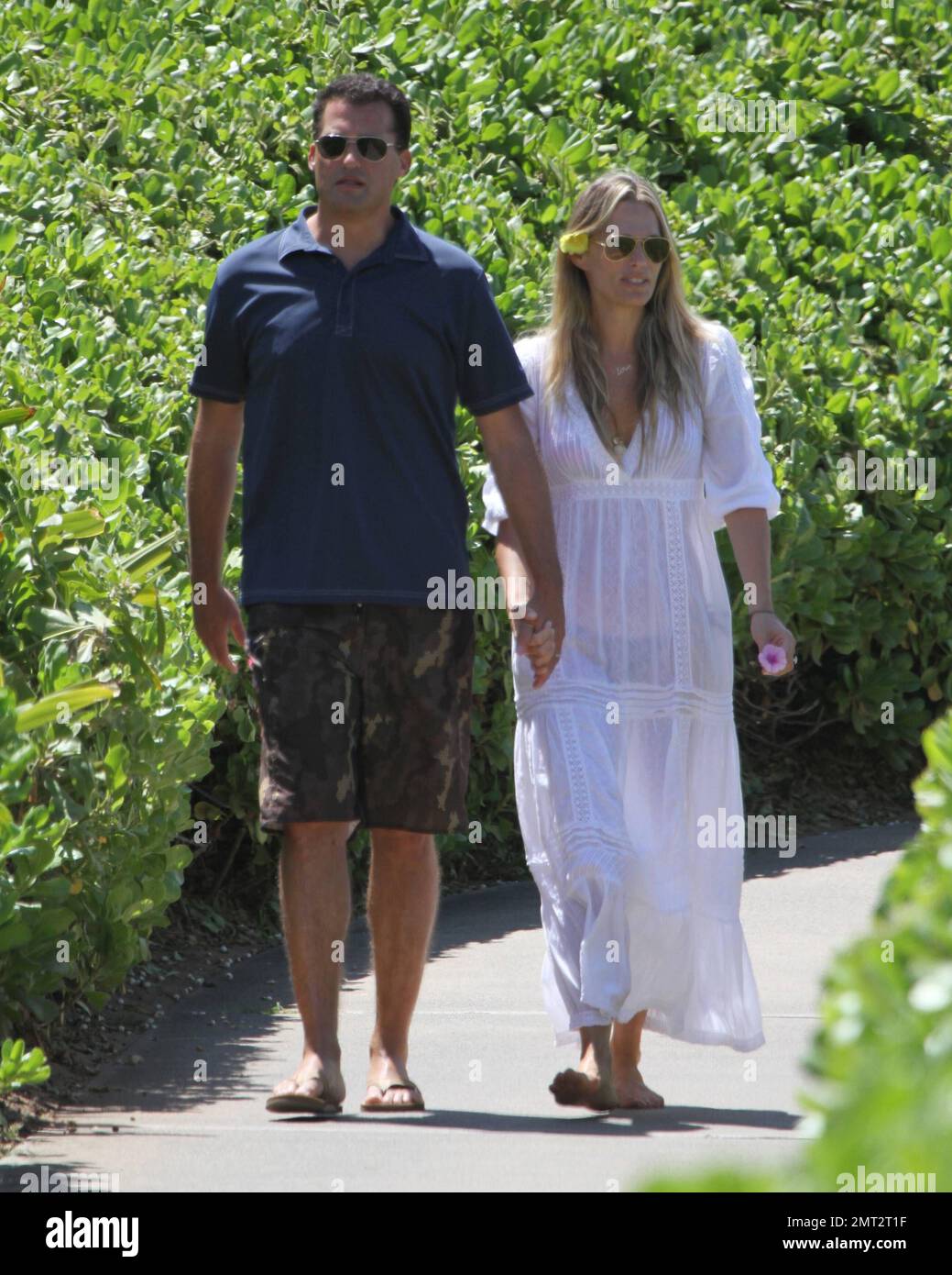 Newlyweds Molly Sims, 38, and Scott Stuber, 42, stroll hand-in-hand ...