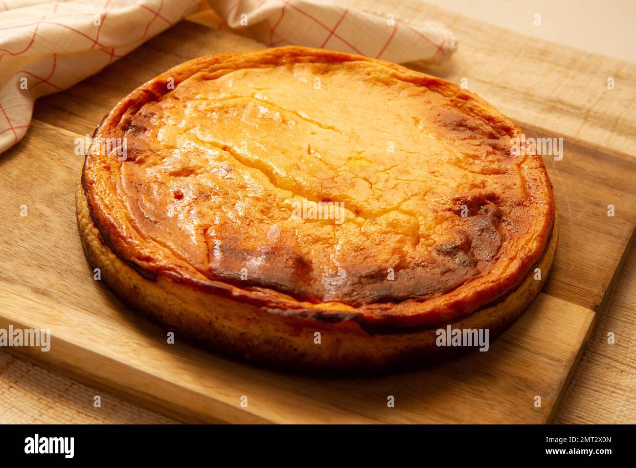 New York Cheesecake with cookie base Stock Photo - Alamy