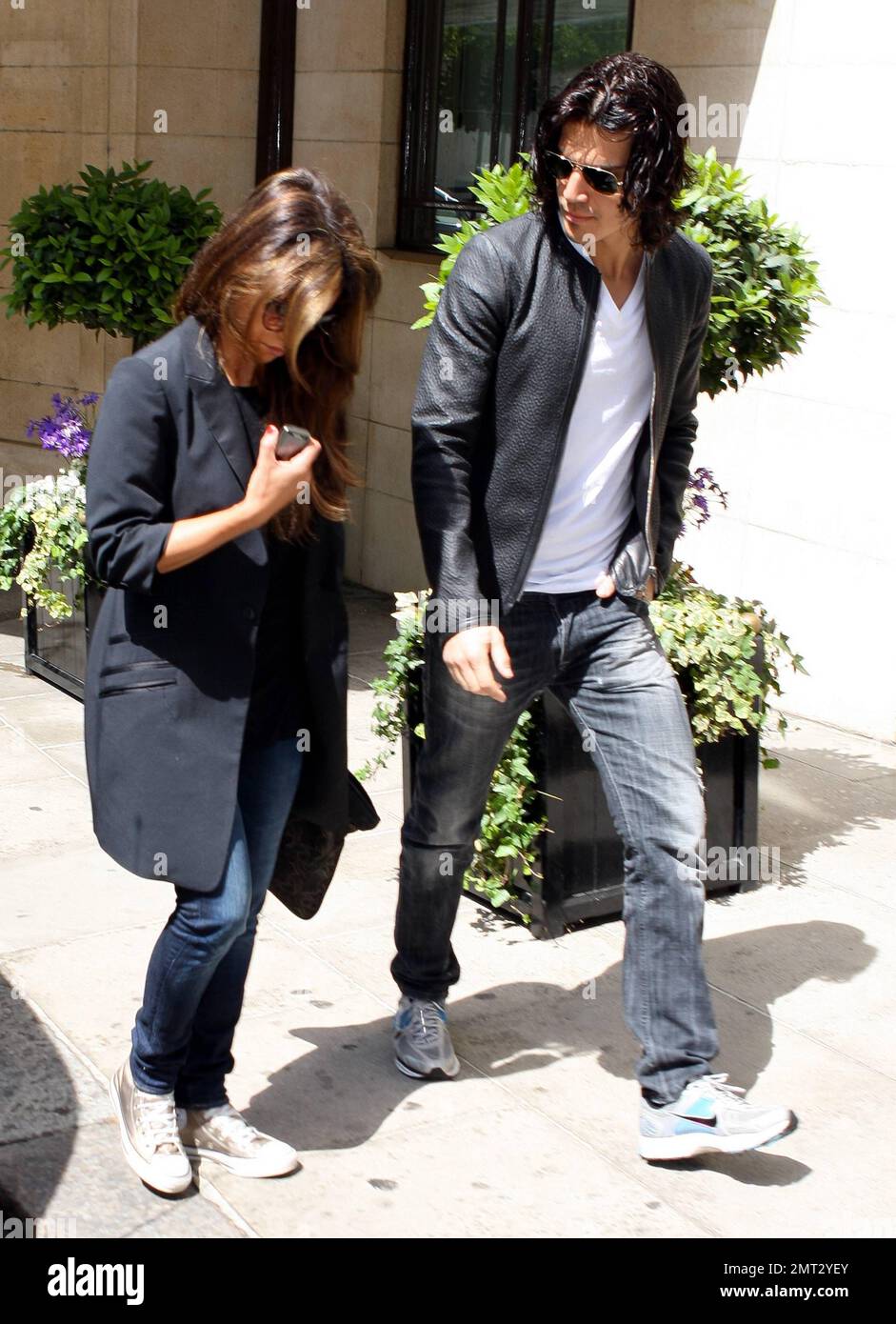 Penelope cruz younger sister monica hi-res stock photography and images ...