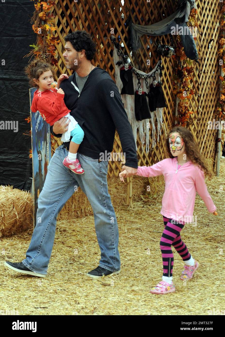 Soleil Moon Frye shops for ther perfect pumpkin with her husband Jason ...