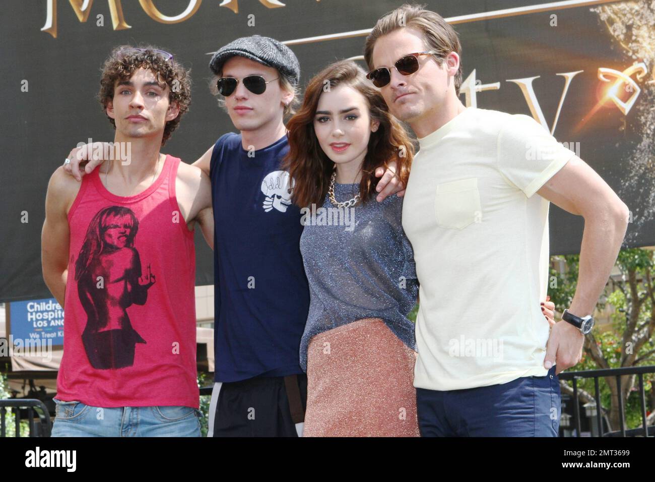 Jamie Campbell Bower And Robert Sheehan The Mortal Institute: VIDEO: