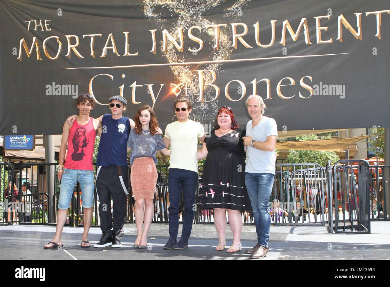 Lily Collins, Jamie Campbell Bower, Robert Sheehan, Kevin Zegers,Harald ...
