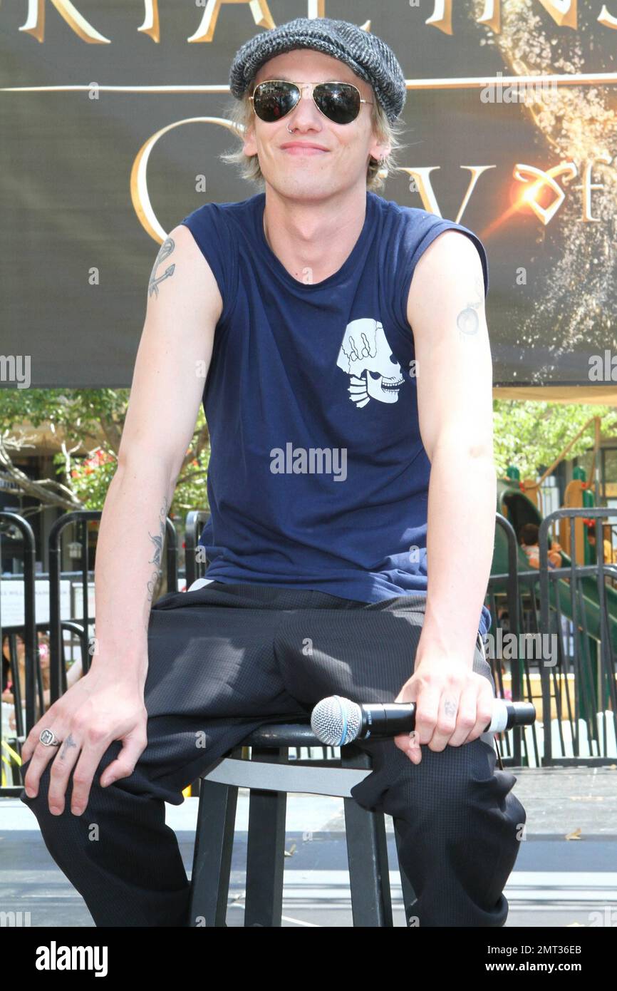 Jamie Campbell Bower Shirtless City Of Bones