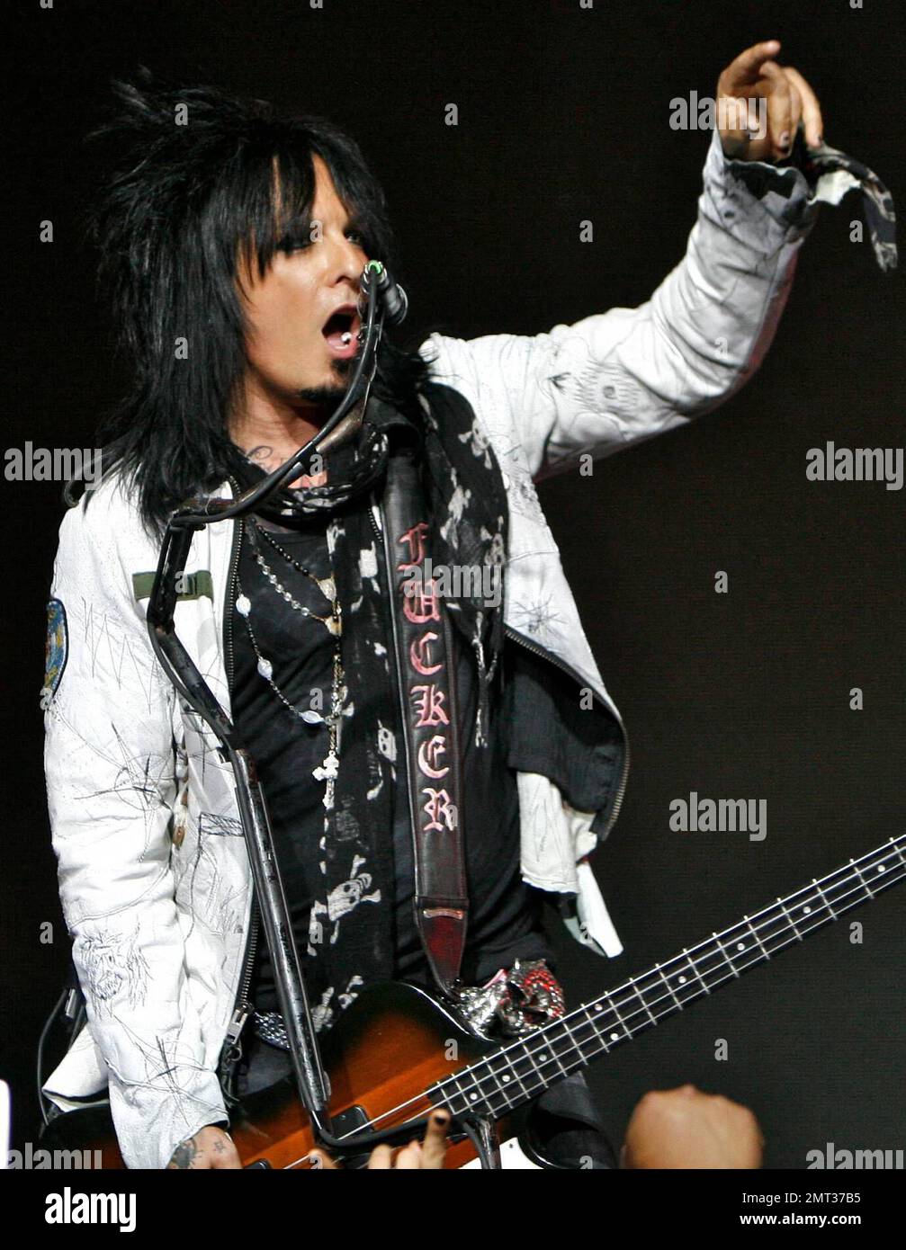 Motley Crue performs and announces Crue Fest featuring Buckcherry ...