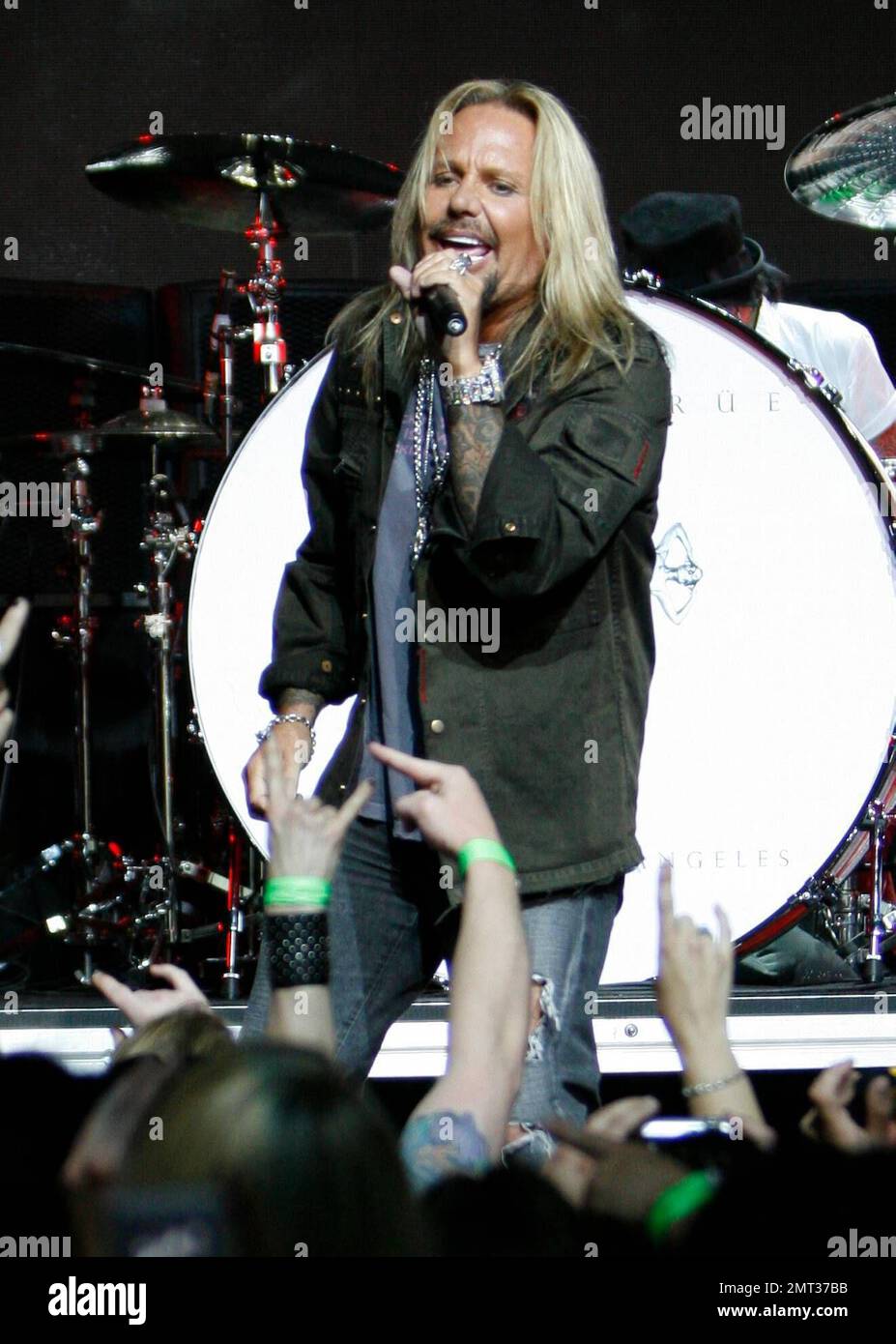 Motley Crue performs and announces Crue Fest featuring Buckcherry ...