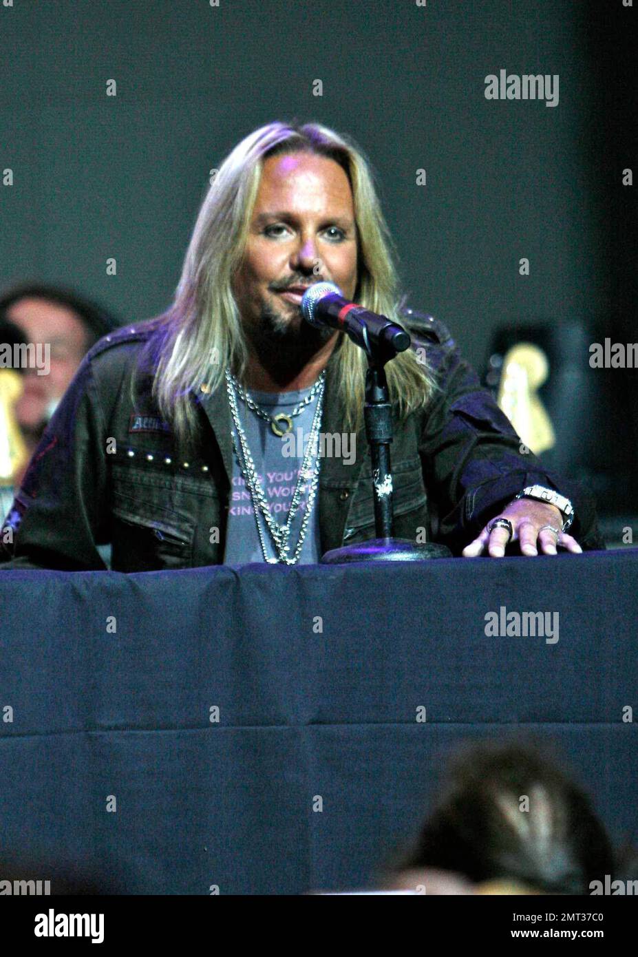 Motley Crue performs and announces Crue Fest featuring Buckcherry ...