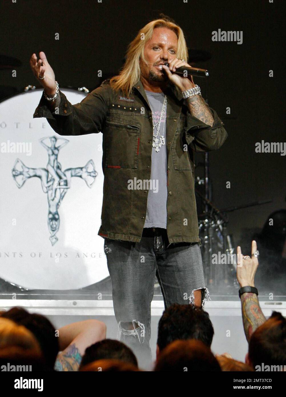 Motley Crue performs and announces Crue Fest featuring Buckcherry ...