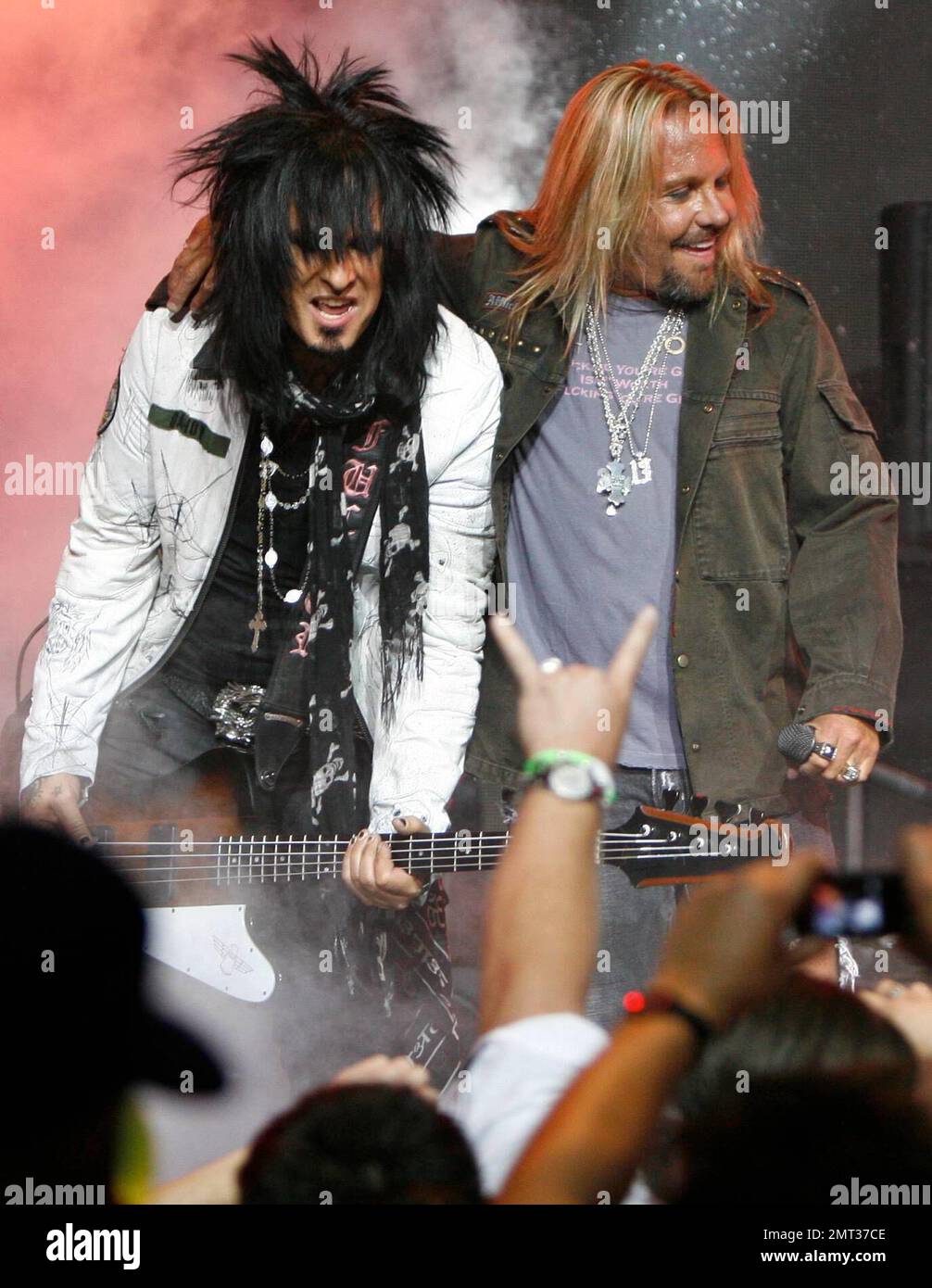 Motley Crue performs and announces Crue Fest featuring Buckcherry ...