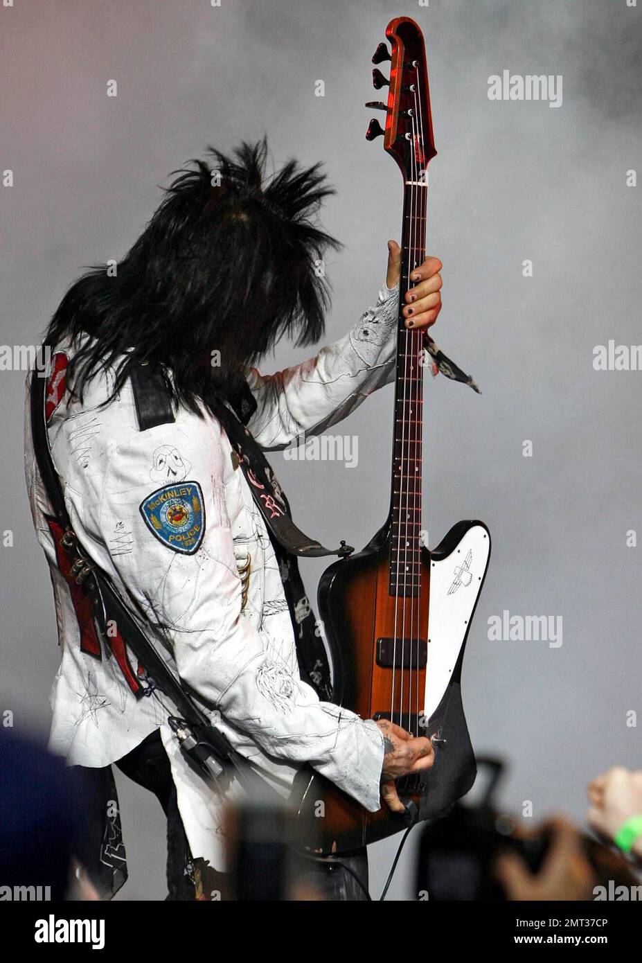 Motley Crue performs and announces Crue Fest featuring Buckcherry ...