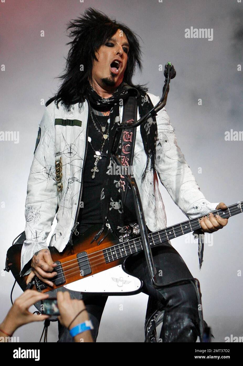 Motley Crue performs and announces Crue Fest featuring Buckcherry ...