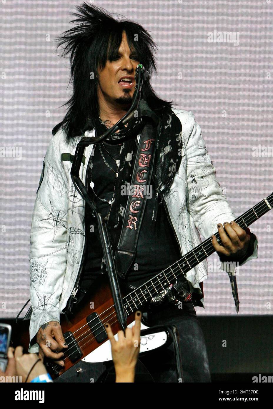 Motley Crue performs and announces Crue Fest featuring Buckcherry ...