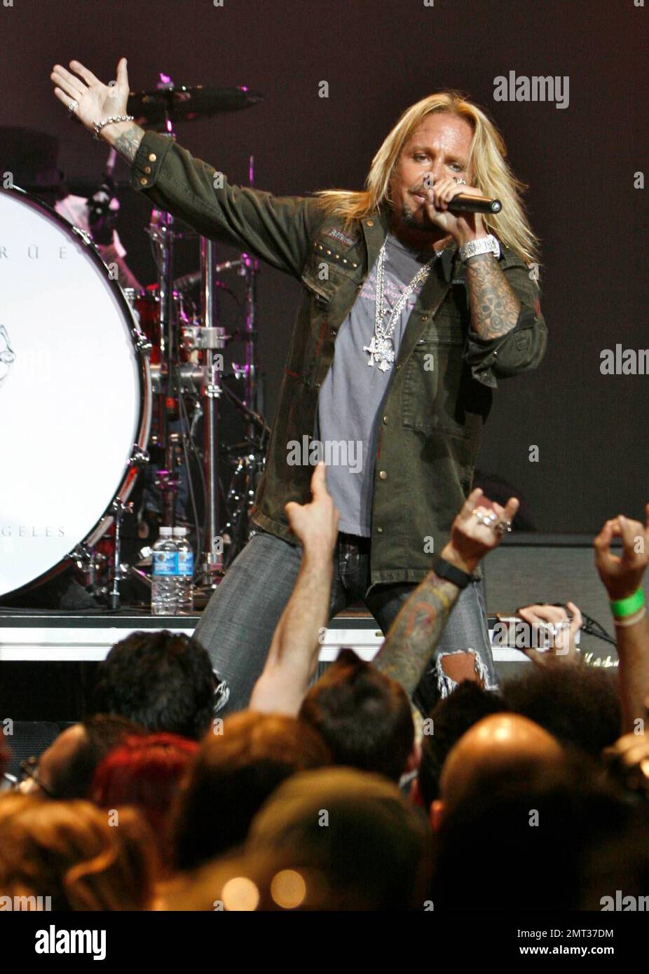 Motley Crue performs and announces Crue Fest featuring Buckcherry ...