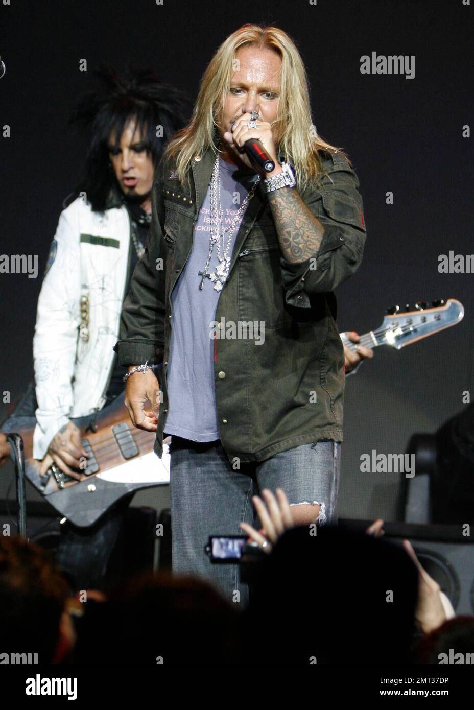 Motley Crue performs and announces Crue Fest featuring Buckcherry ...
