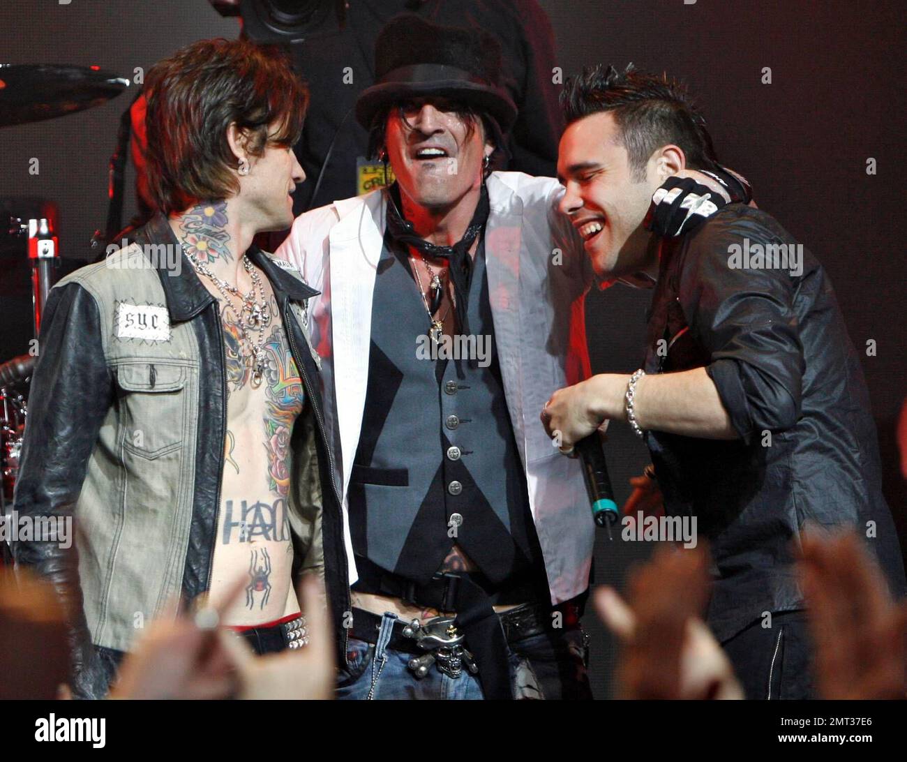 Motley Crue performs and announces Crue Fest featuring Buckcherry ...