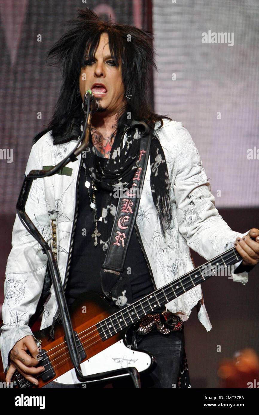 Motley Crue performs and announces Crue Fest featuring Buckcherry ...
