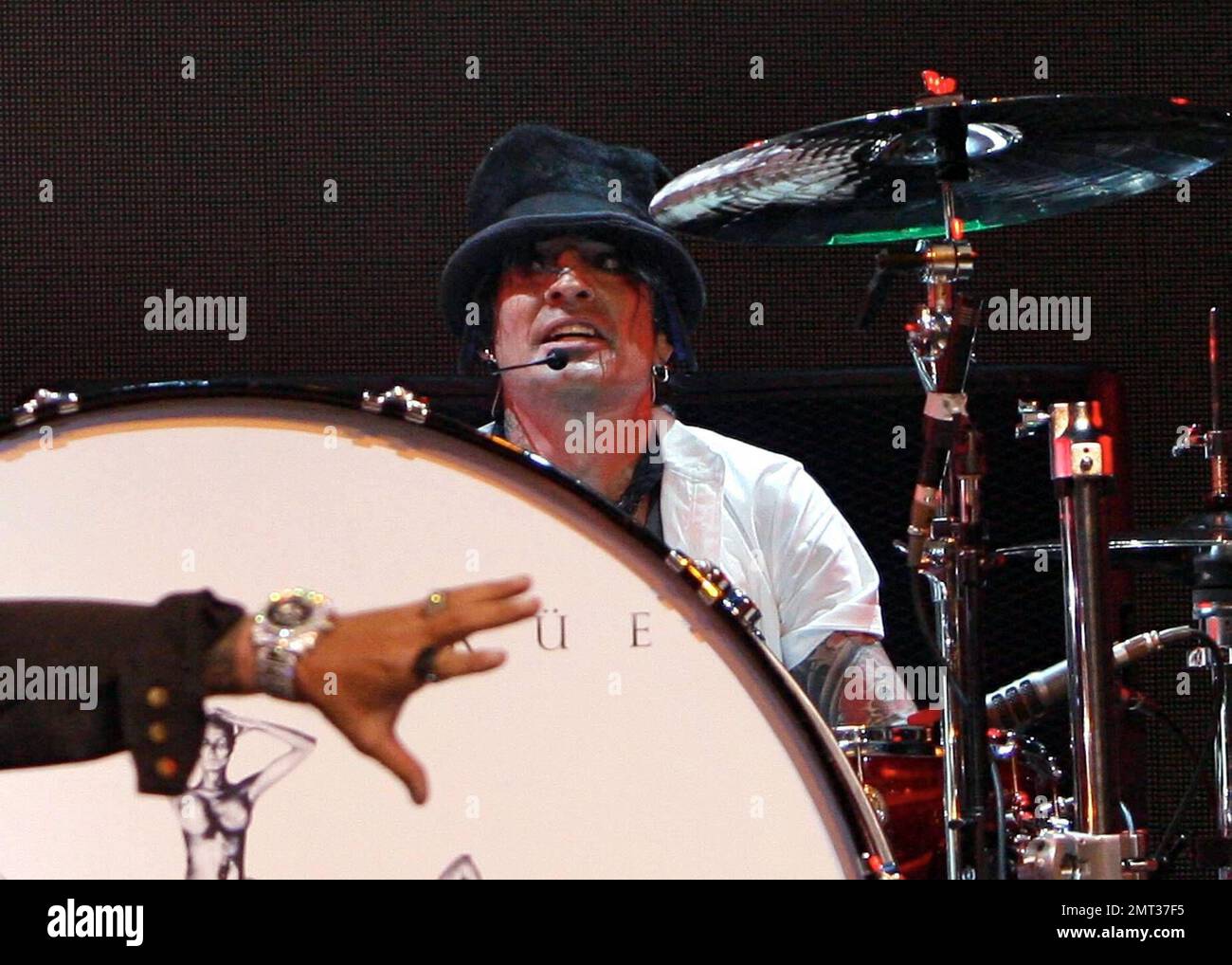 Motley Crue performs and announces Crue Fest featuring Buckcherry ...