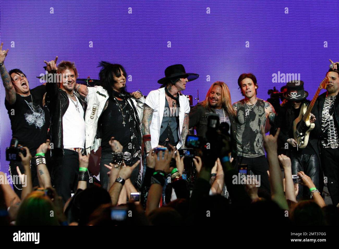 Motley Crue performs and announces Crue Fest featuring Buckcherry ...