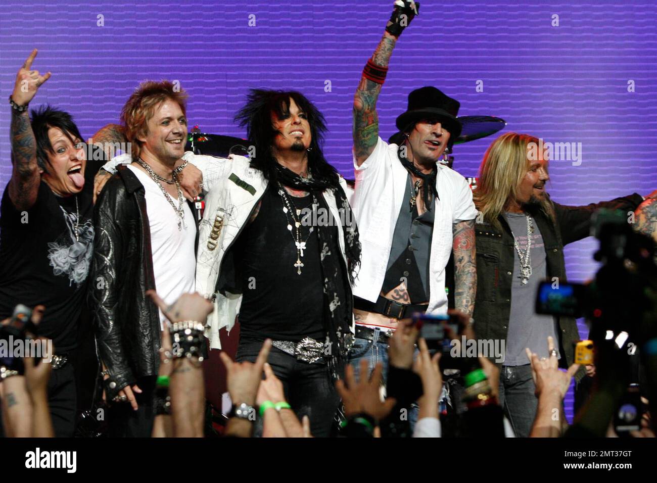 Motley Crue performs and announces Crue Fest featuring Buckcherry ...