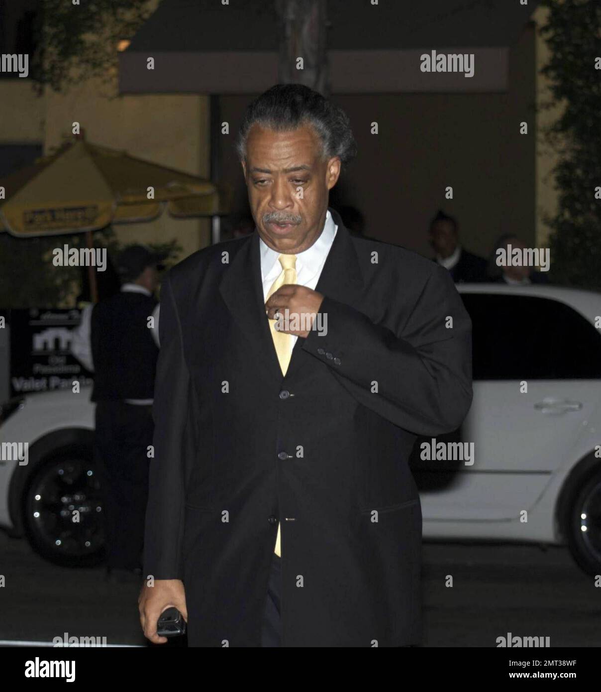 Family and friends mourn the loss of the King Of Pop at his funeral in ...