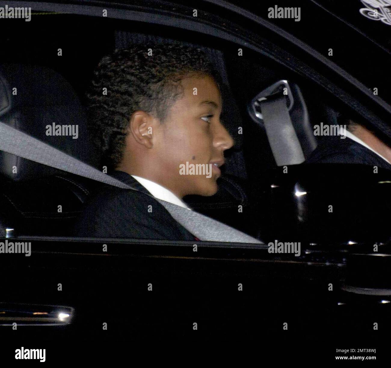 Family and friends mourn the loss of the King Of Pop at his funeral in ...