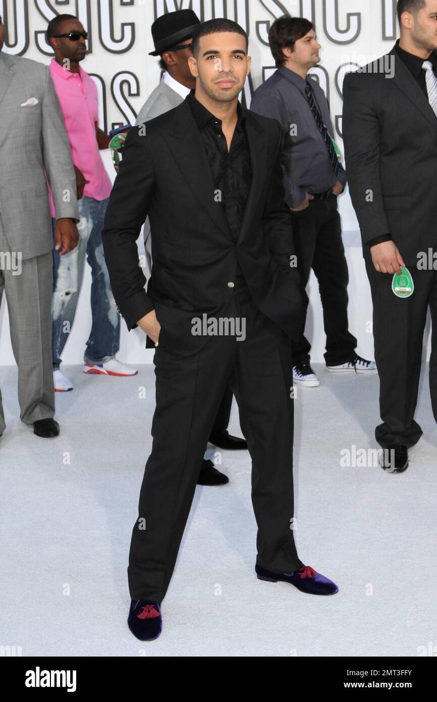 Drake arrives at the 2010 MTV Video Music Awards held at the Nokia ...