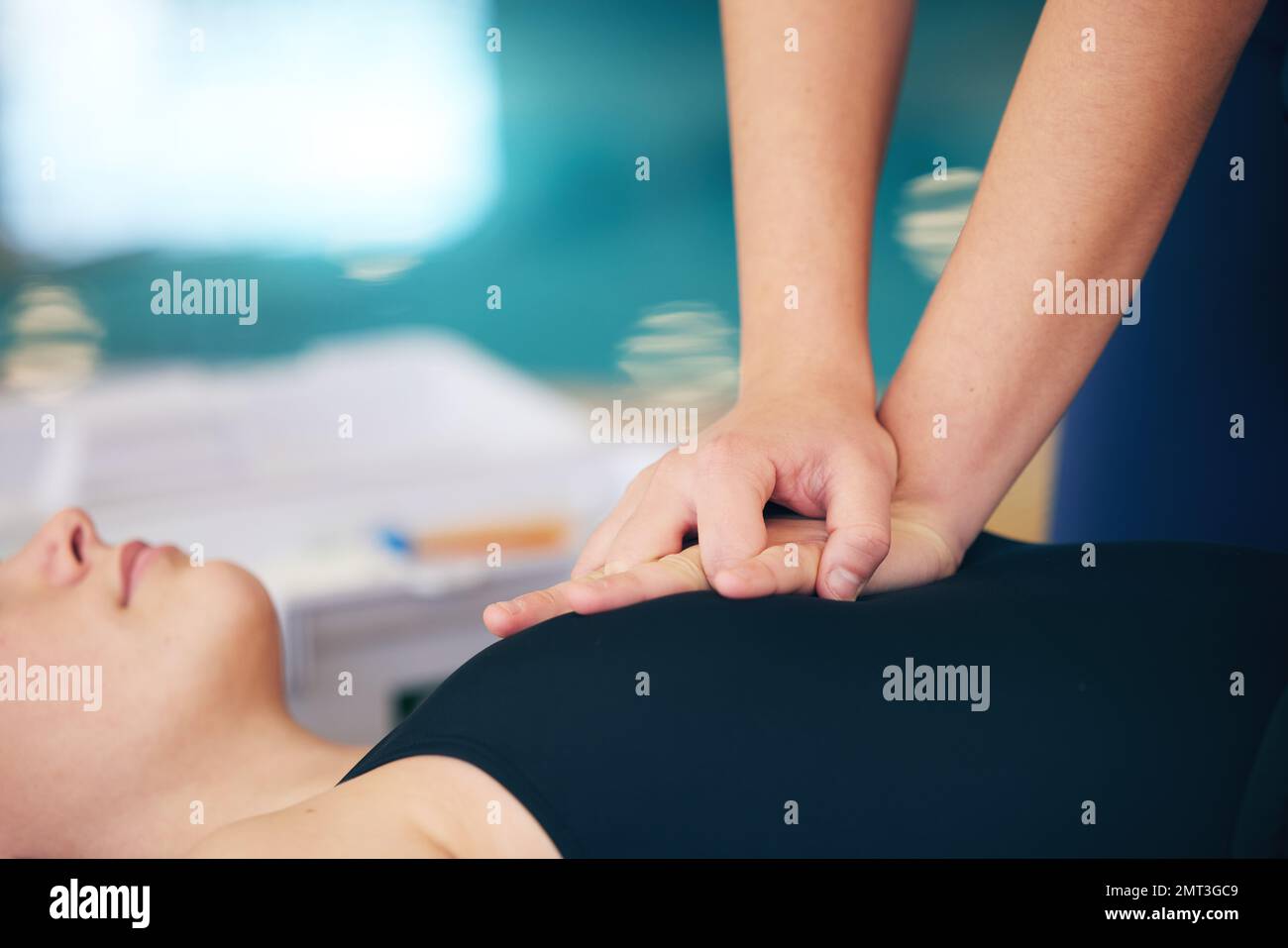 Pool lifeguard cpr hi-res stock photography and images - Alamy