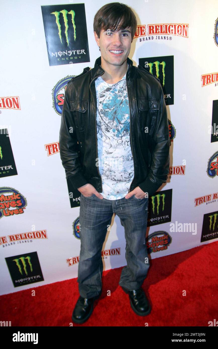 Paul Vandervort arrives on the red carpet at the Music Saves Lives 5 ...