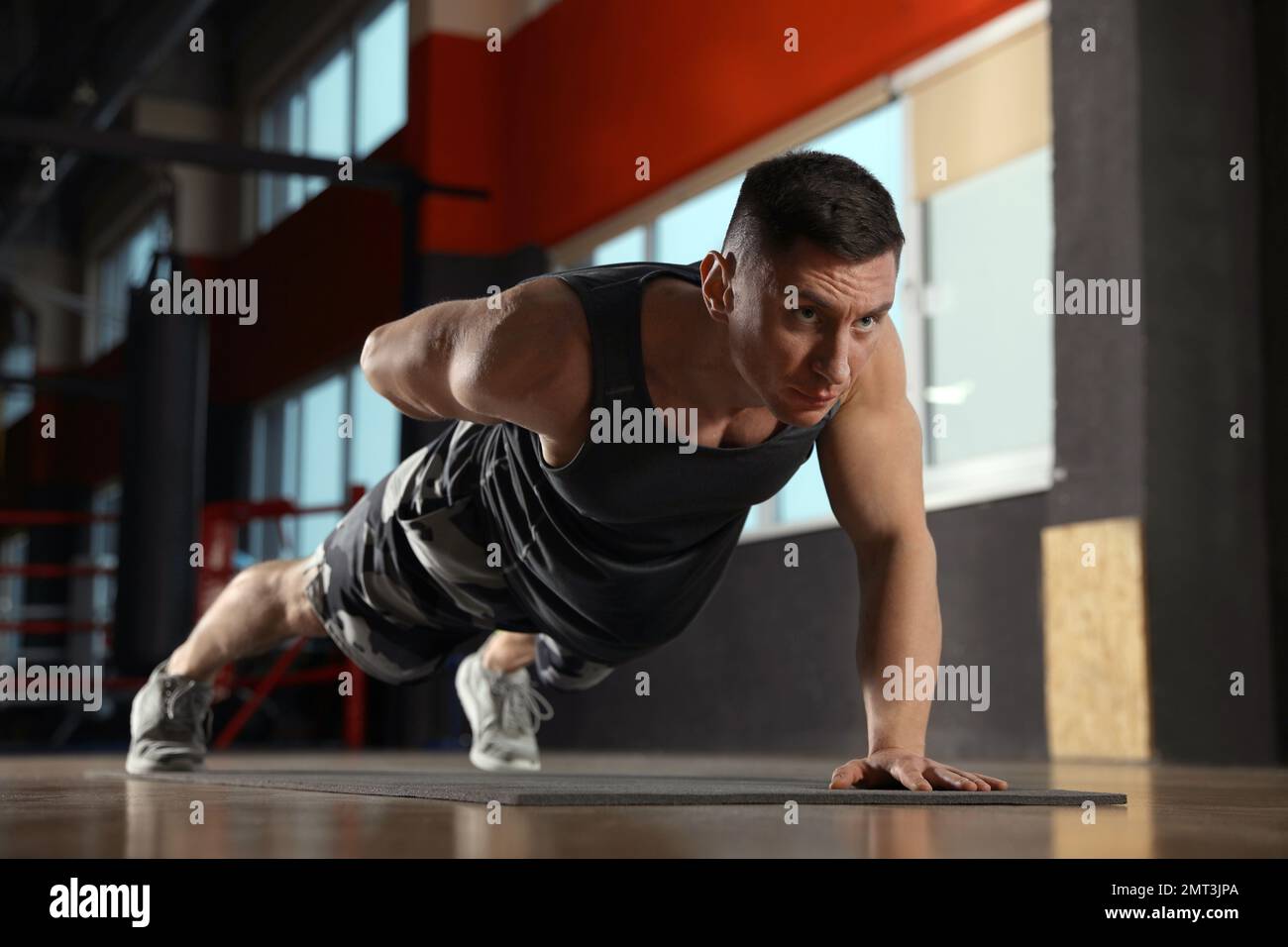Man doing plank exercise in modern gym Stock Photo - Alamy