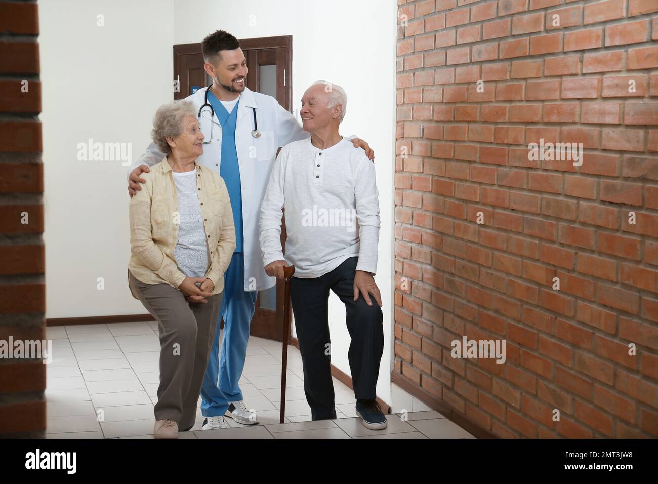 Doctor with senior patients at modern hospital Stock Photo - Alamy