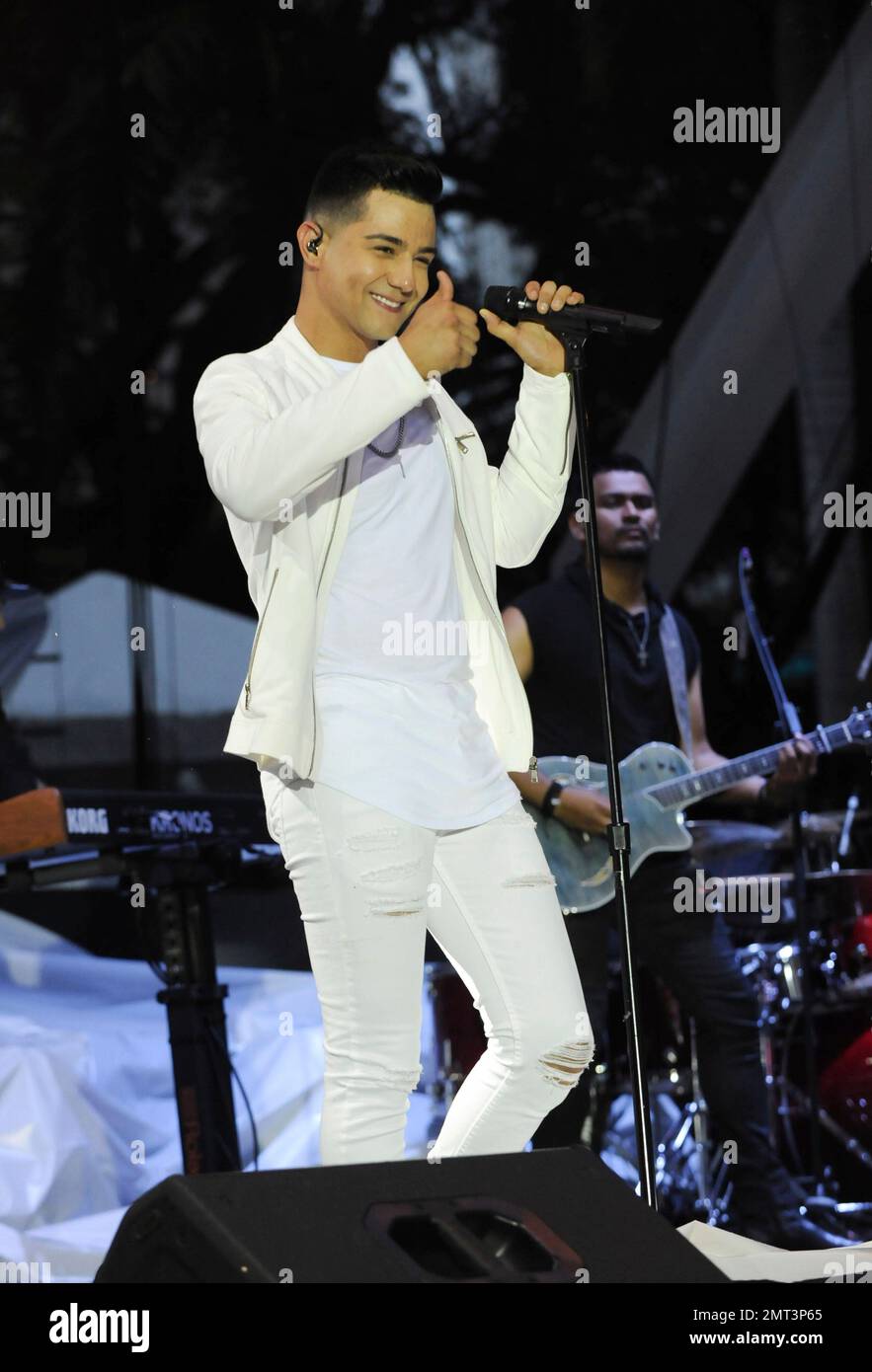 Luis Coronel opens for Prince Royce during the FIVE TOUR at Bayfront ...