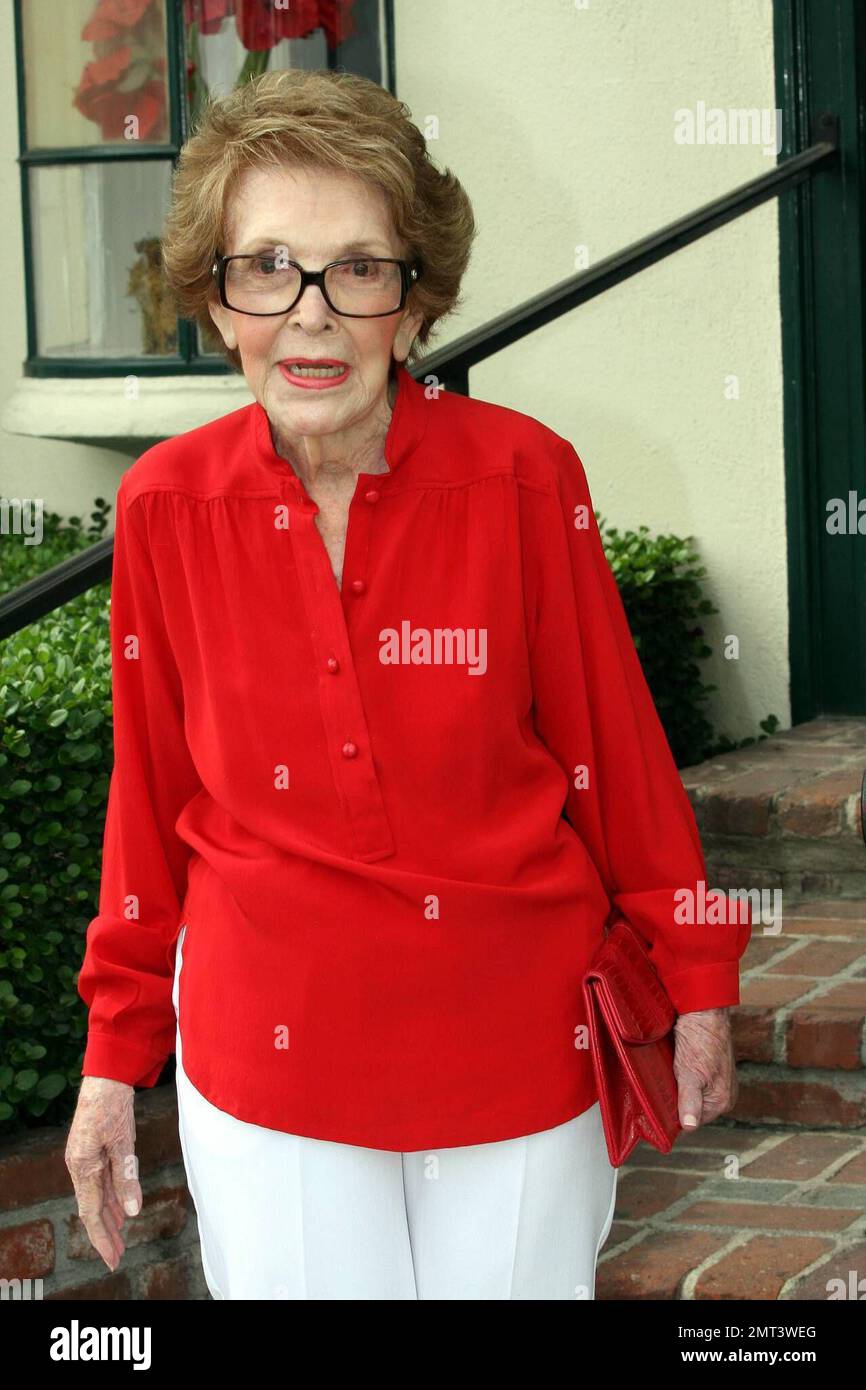 87-year-old former First Lady Nancy Reagan looks great as she leaves a ...