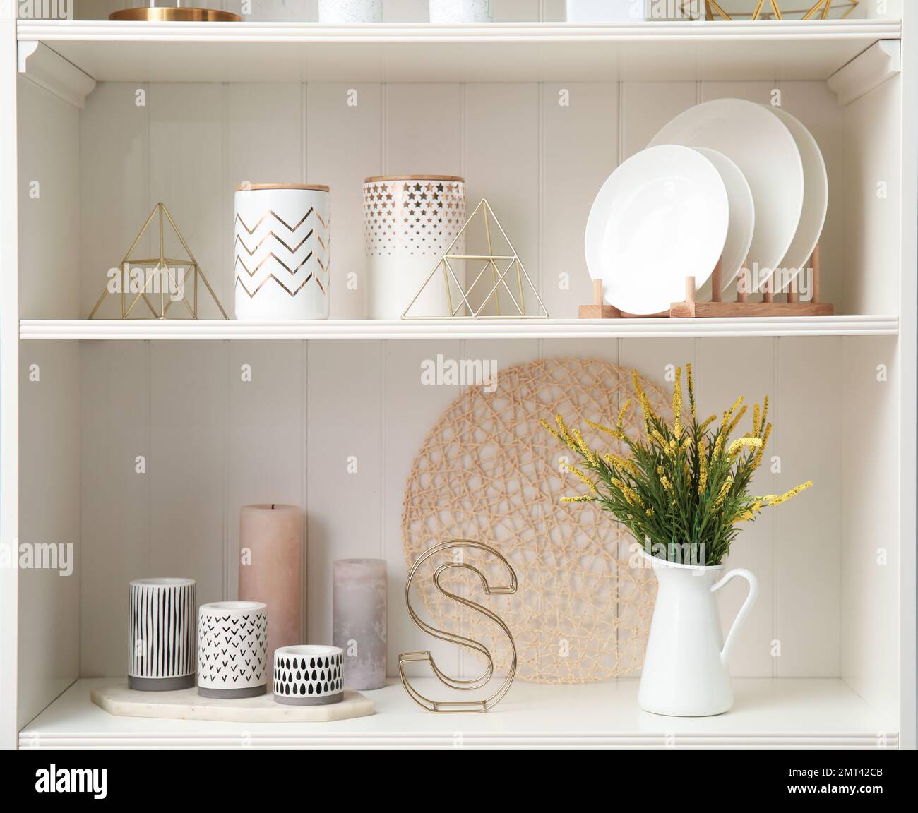 Shelving for dishes and storage hi-res stock photography and images - Alamy