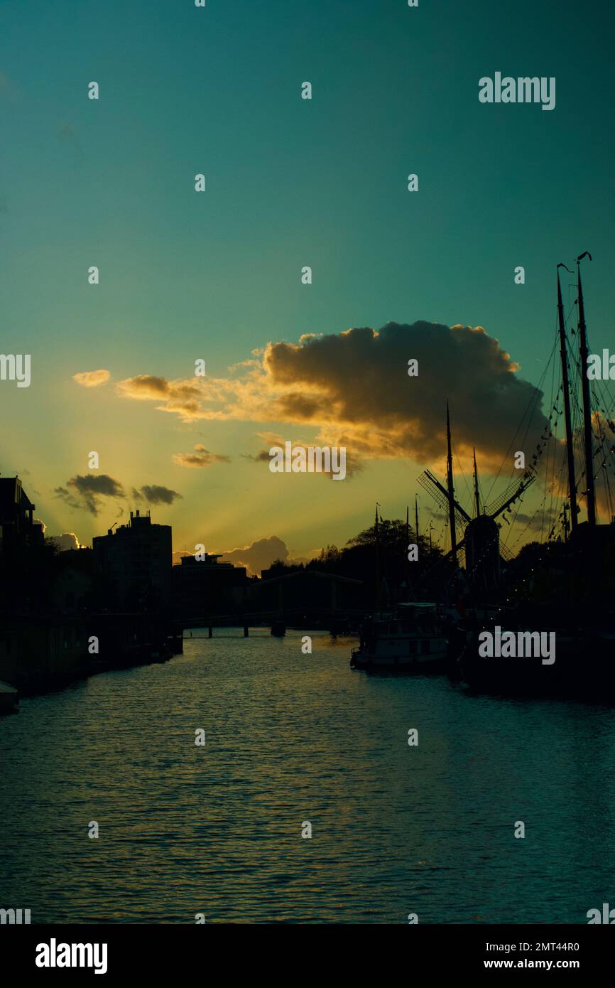 Vertical shot silhouette river hi-res stock photography and images - Alamy