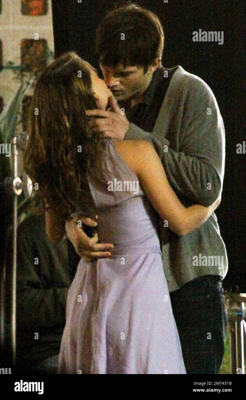 Actress Natalie Portman and actor Ashton Kutcher share a passionate ...