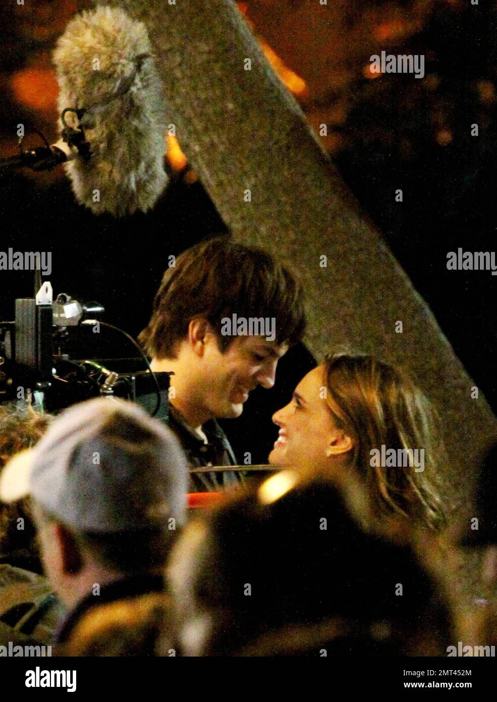 Actress Natalie Portman and actor Ashton Kutcher share a passionate ...