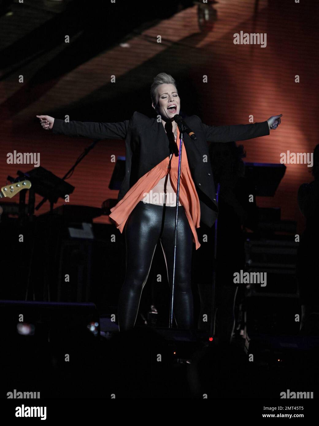 British pop singer Natasha Bedingfield shows off her super toned ...