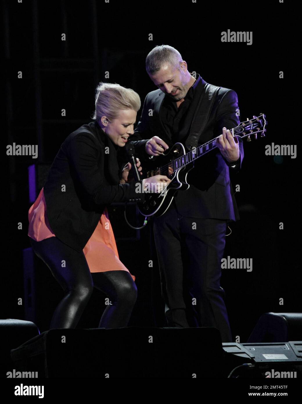 British pop singer Natasha Bedingfield shows off her super toned ...