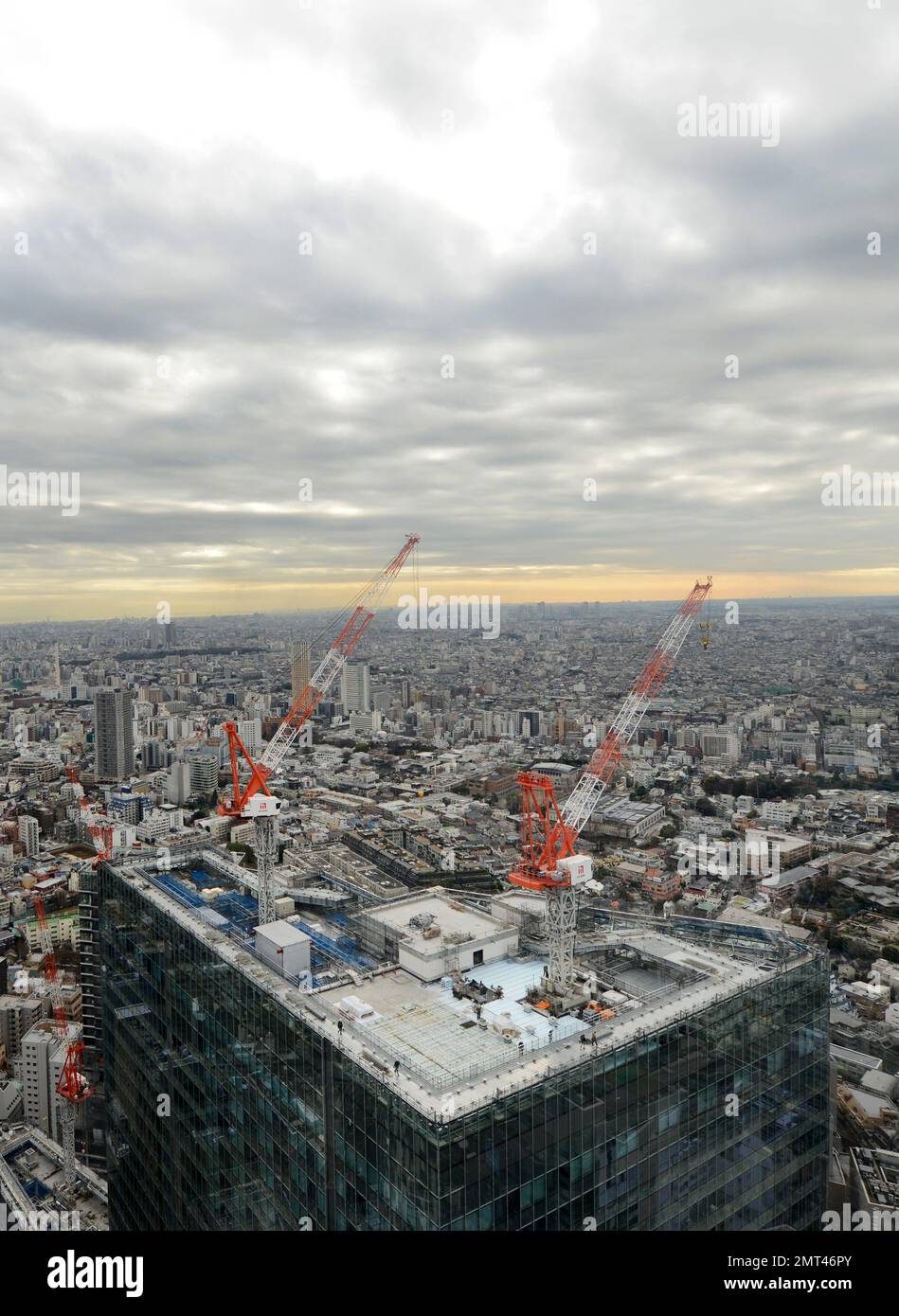 Final stages of construction of a new skyscraper in Shibuya, Tokyo ...