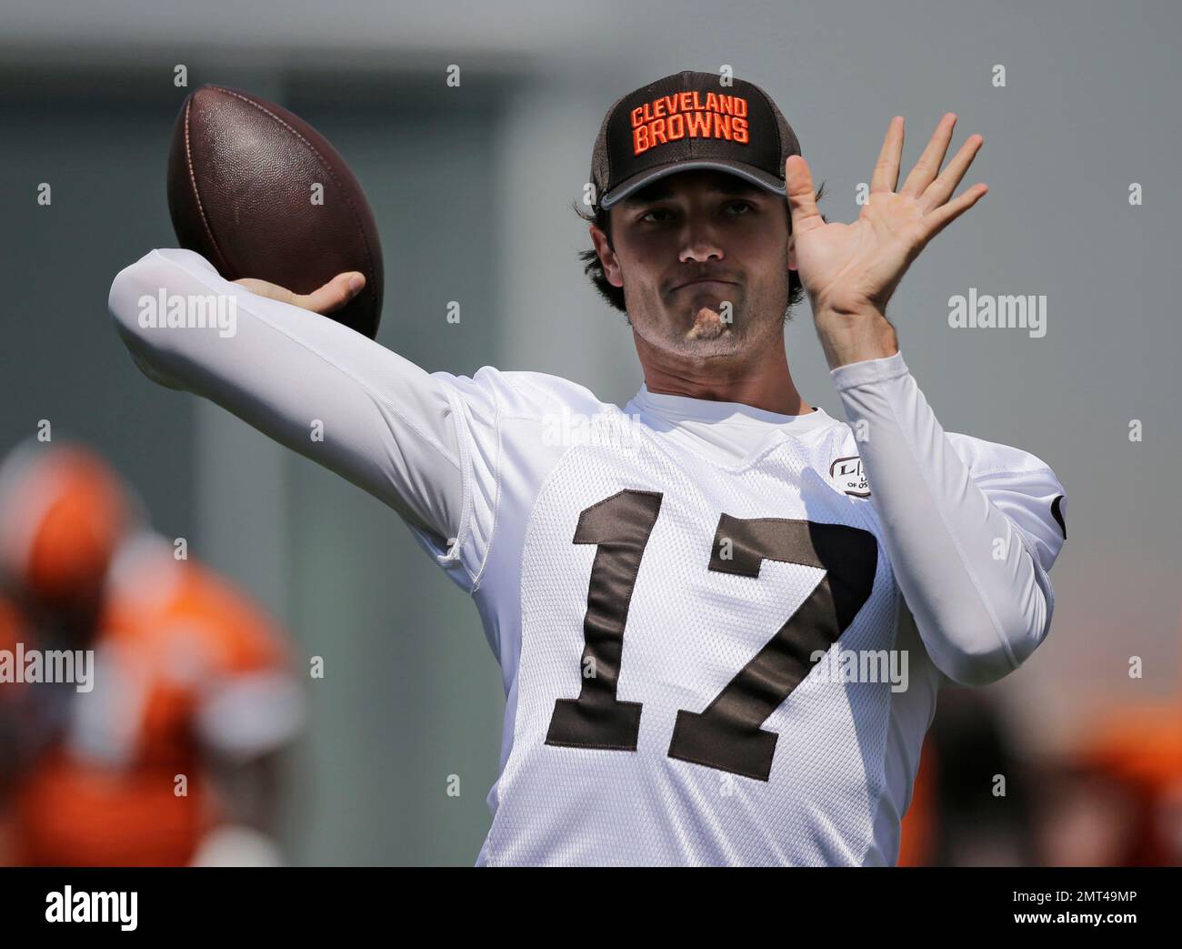 Cleveland Browns quarterback Brock Osweiler throws during practice at ...